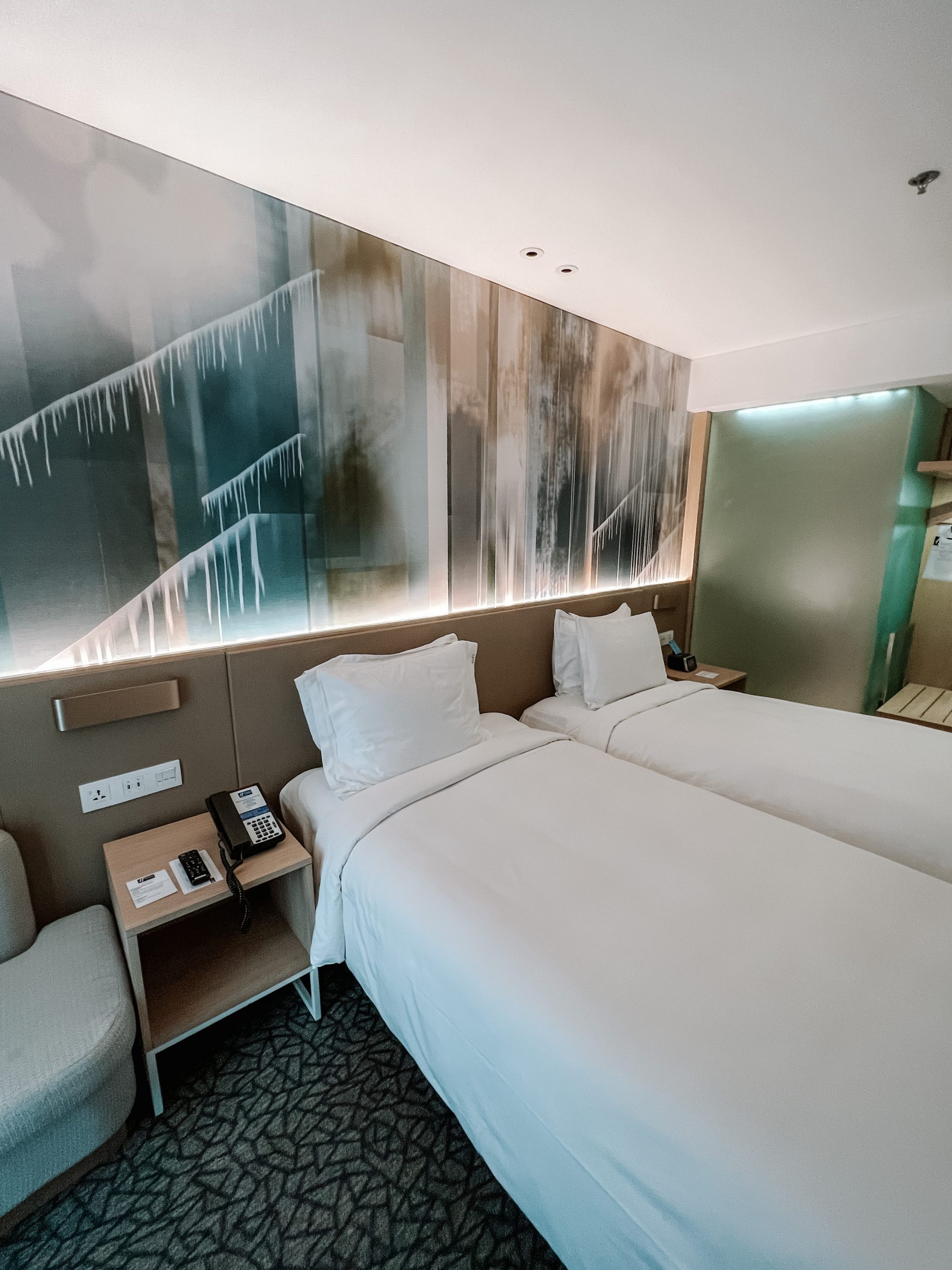 HOTEL REVIEW – Holiday Inn Express Manila Newport City, Newport World ...